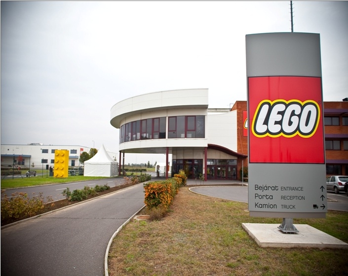 LEGO fabriek Hongarije krijgt enorme uitbreiding - Bouwsteentjes.info
