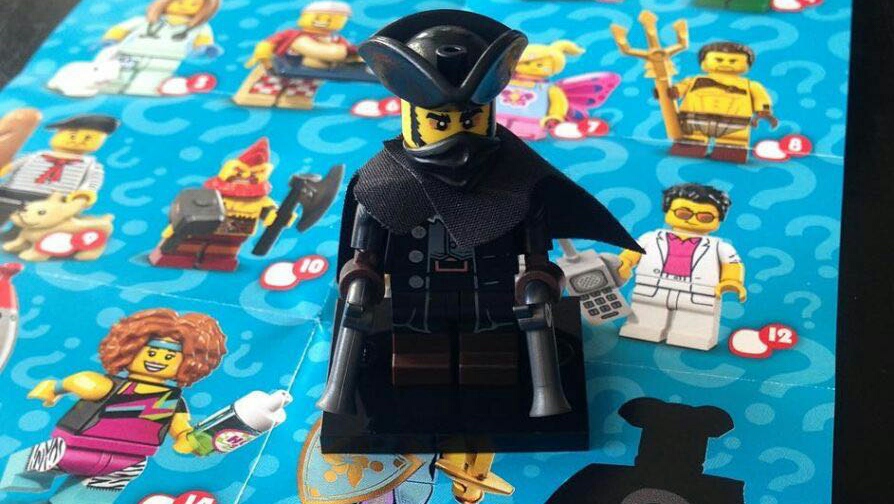 LEGO 71018 CMF series 17 Highwayman Minifig te zien op foto ...