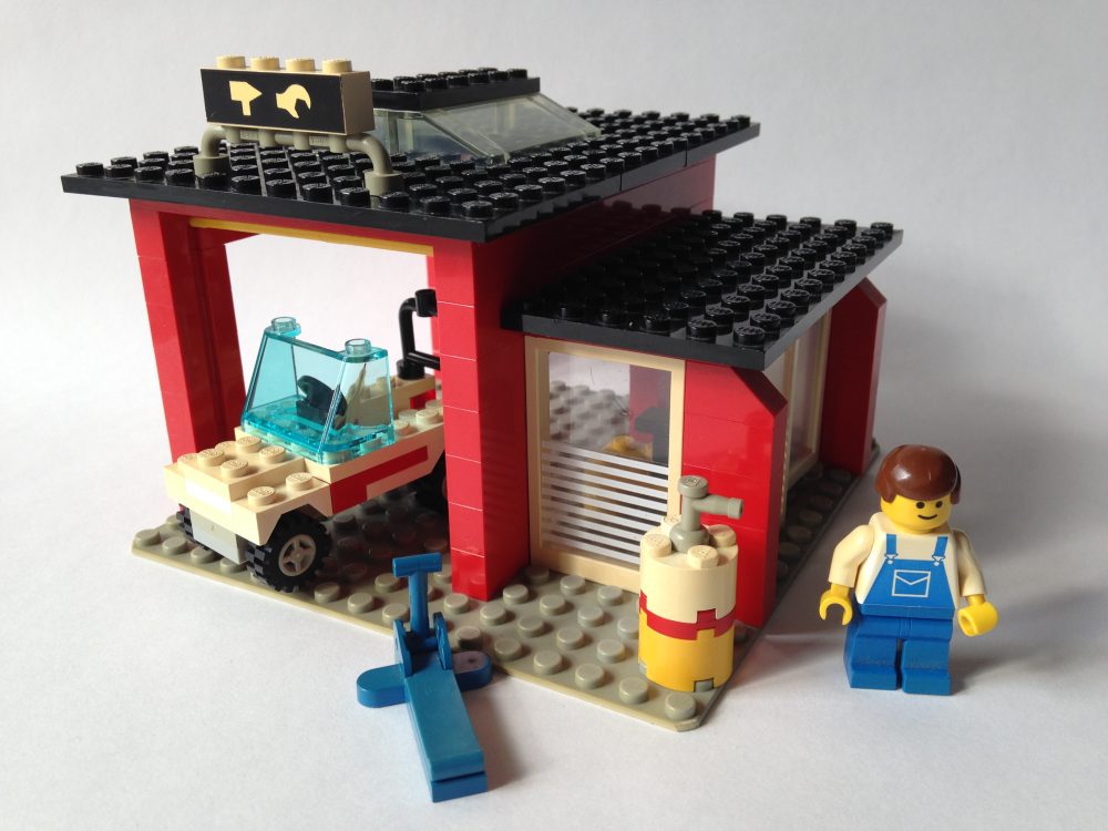 Retro Review: LEGO Town 6369 Auto Workshop - Bouwsteentjes.info