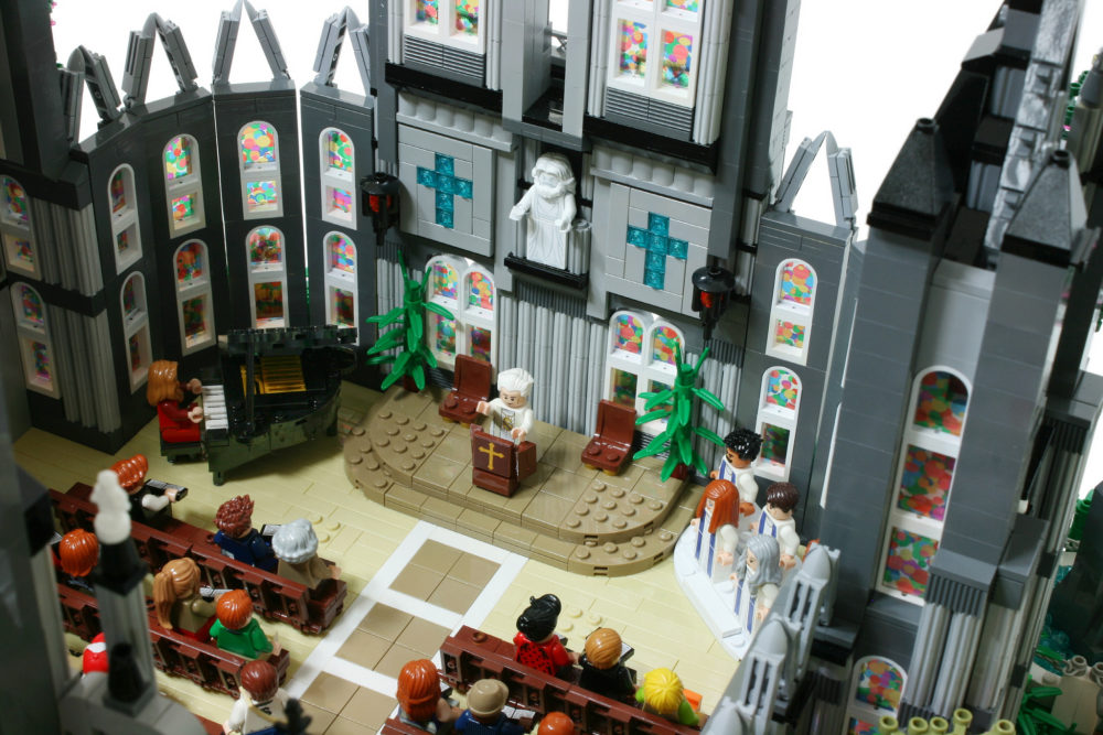 [MOC] LEGO Catholic Church - Bouwsteentjes.info