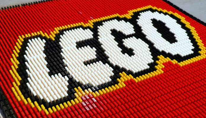 LEGO dominoparcours van 73.000 LEGO steentjes - Bouwsteentjes.info