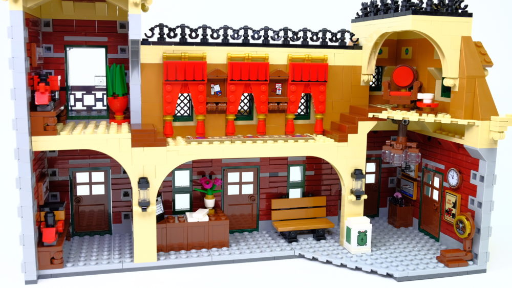 [Review] LEGO 71044 Disney Train and Station - Bouwsteentjes.info