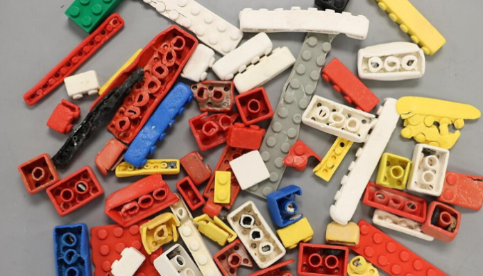 Afbraak LEGO steentje neemt 1300 jaar in beslag - Bouwsteentjes.info